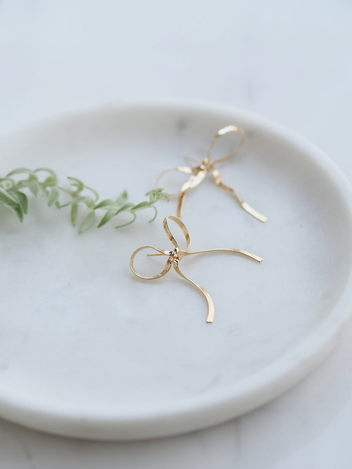 Edelstahl Ohringe, Schleifen kurz in Silber oder Gold– Die Pampi